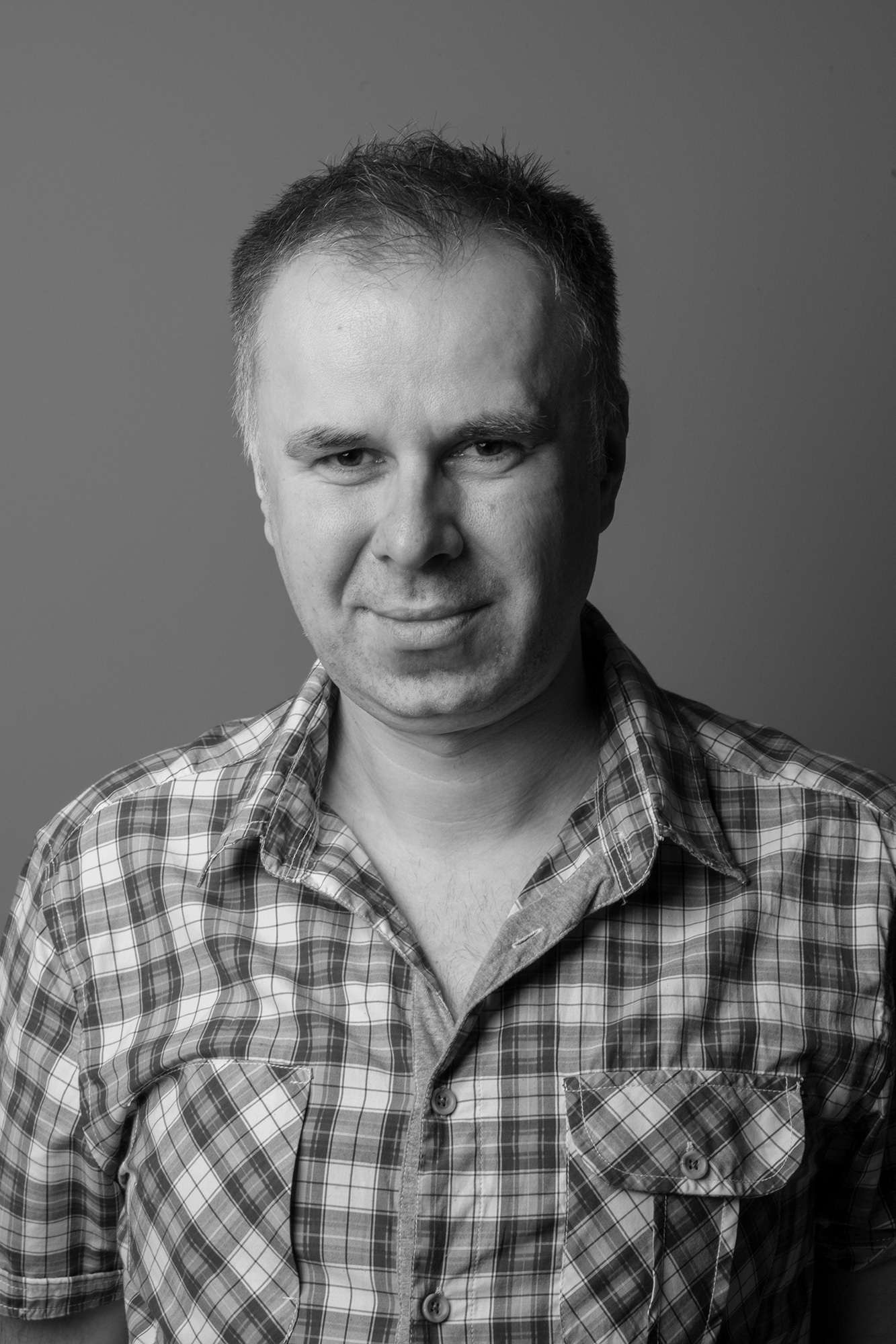 Office tale of Janusz Jurek at Neo Graphic Design Studio - Baron Mag